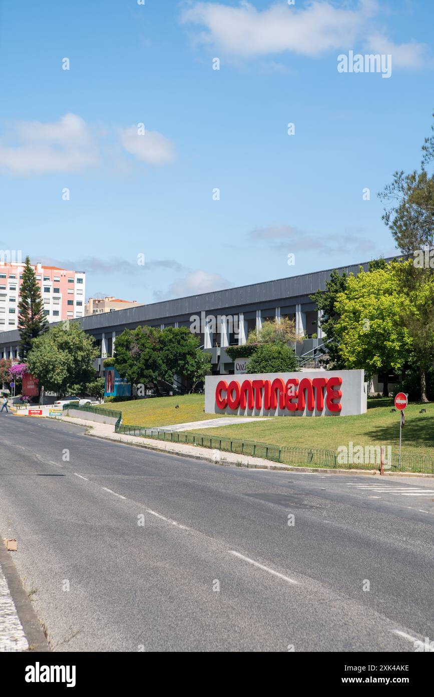 Continente supermarket logo hi-res stock photography and images - Alamy
