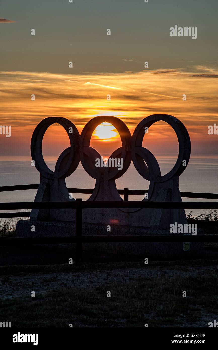 Sunset through the olympic rings hi-res stock photography and images ...