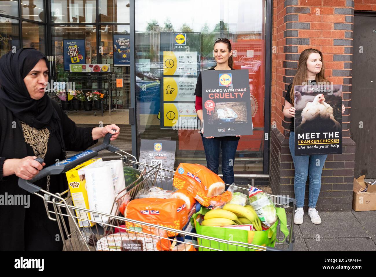 2024 lidl chicken protest hi-res stock photography and images - Alamy
