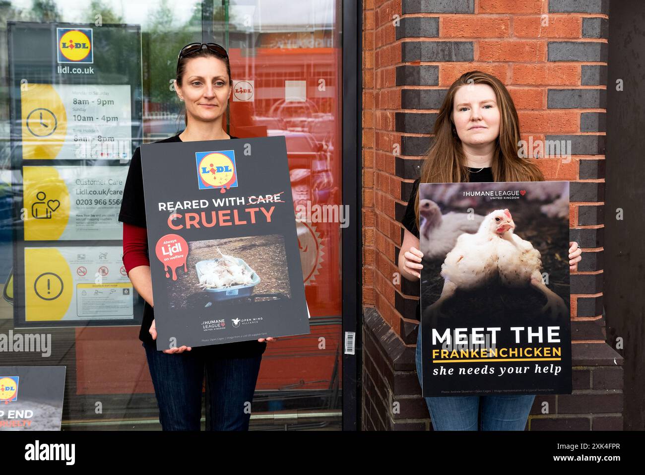 2024 lidl chicken protest hi-res stock photography and images - Alamy