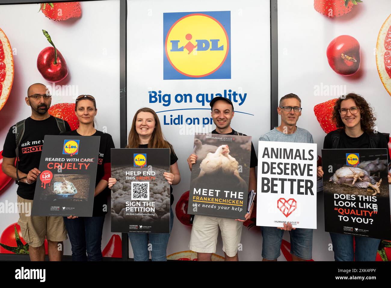 2024 lidl chicken protest hi-res stock photography and images - Alamy