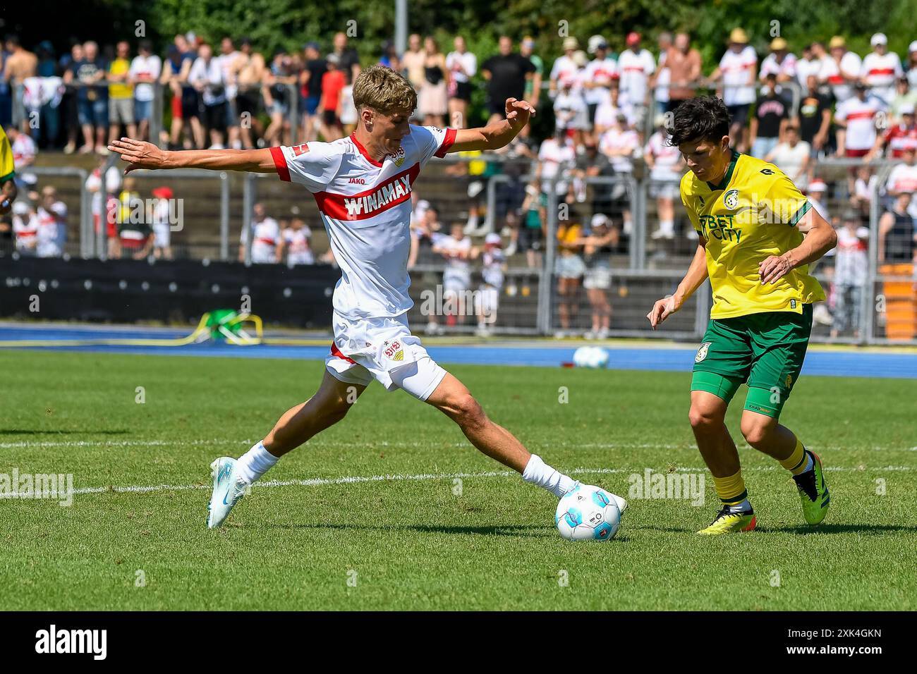 Luca Raimund (VFB Stuttgart #40) vs Nathan Kaninda (Fortuna Sittard ...