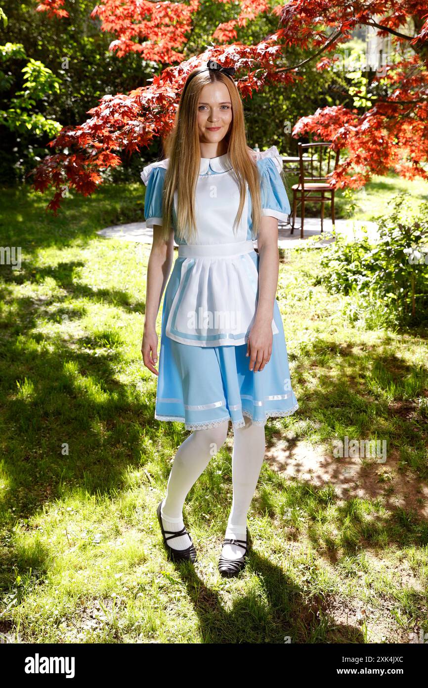 GEEK ART - Bodypainting and Transformaking: Alice in Wonderland ...