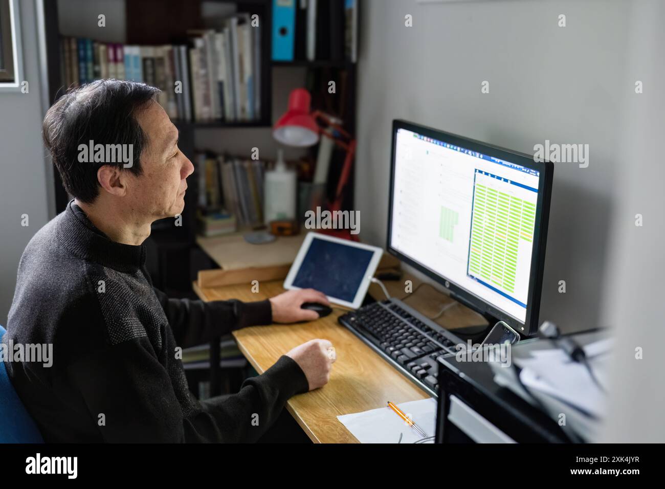 White screen laptop books hi-res stock photography and images - Alamy