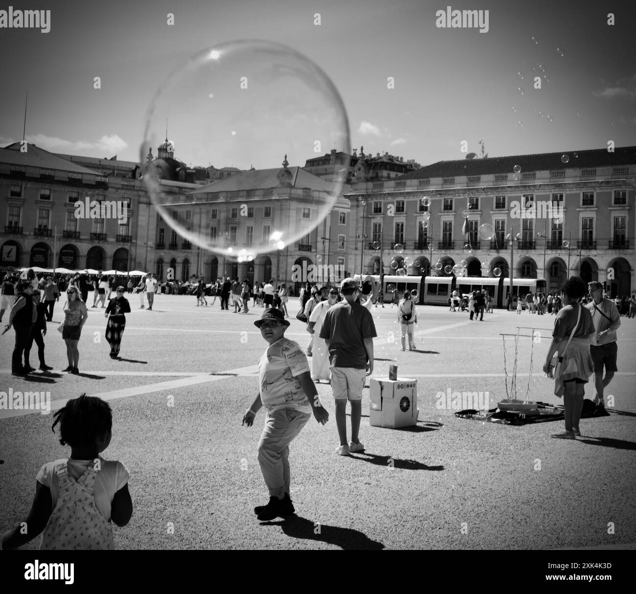 street performance fun with soap bubbles Stock Photo - Alamy
