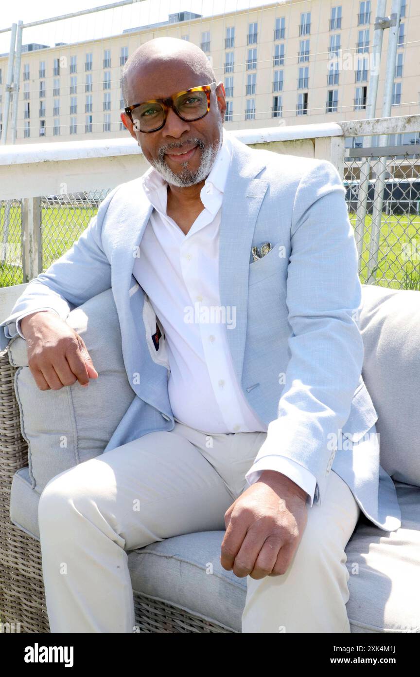 Delroy Rennalls / Lazy Dee von Mr. President bei der 90s Super Show ...