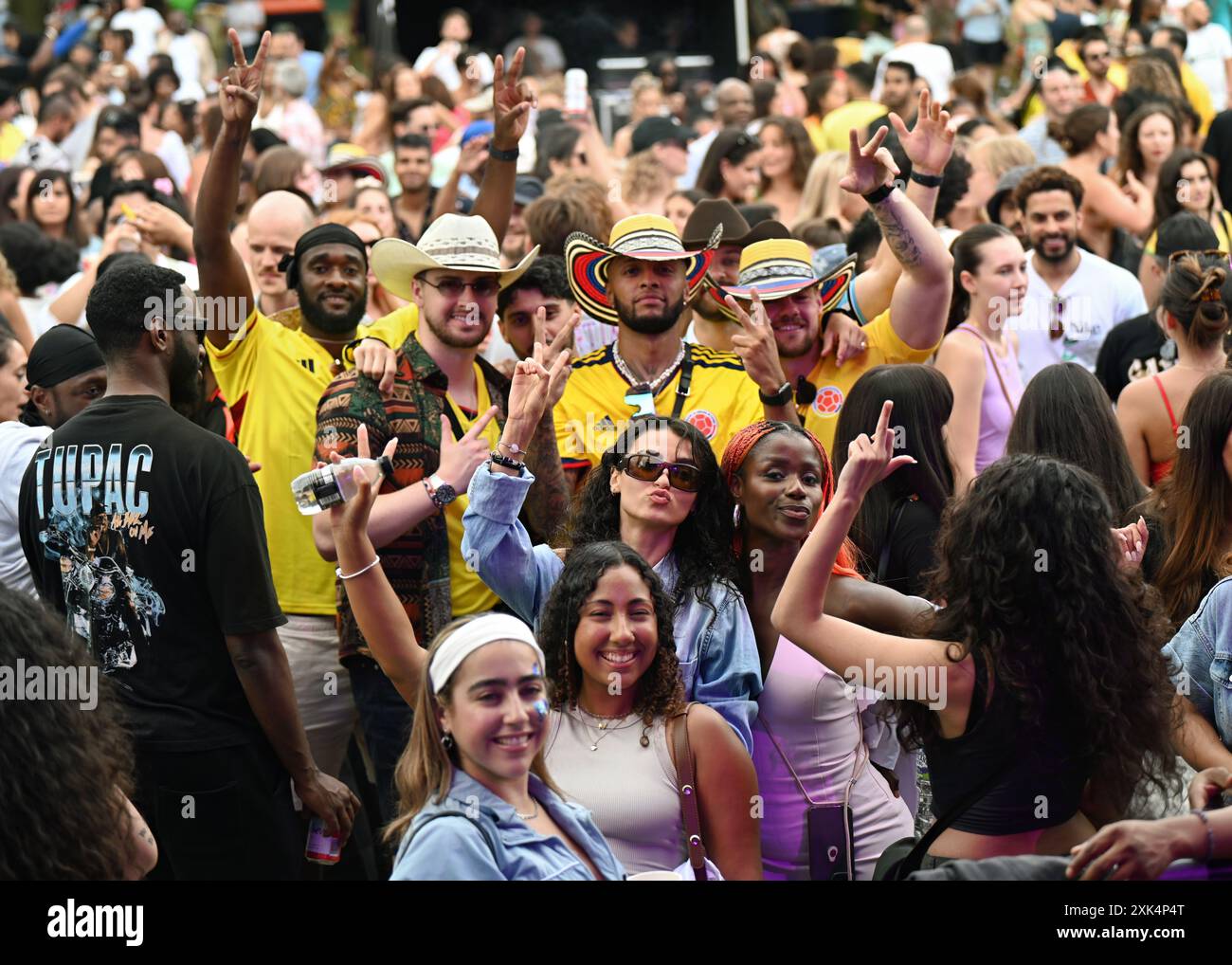 Latino life in the park 2024 hi-res stock photography and images - Alamy