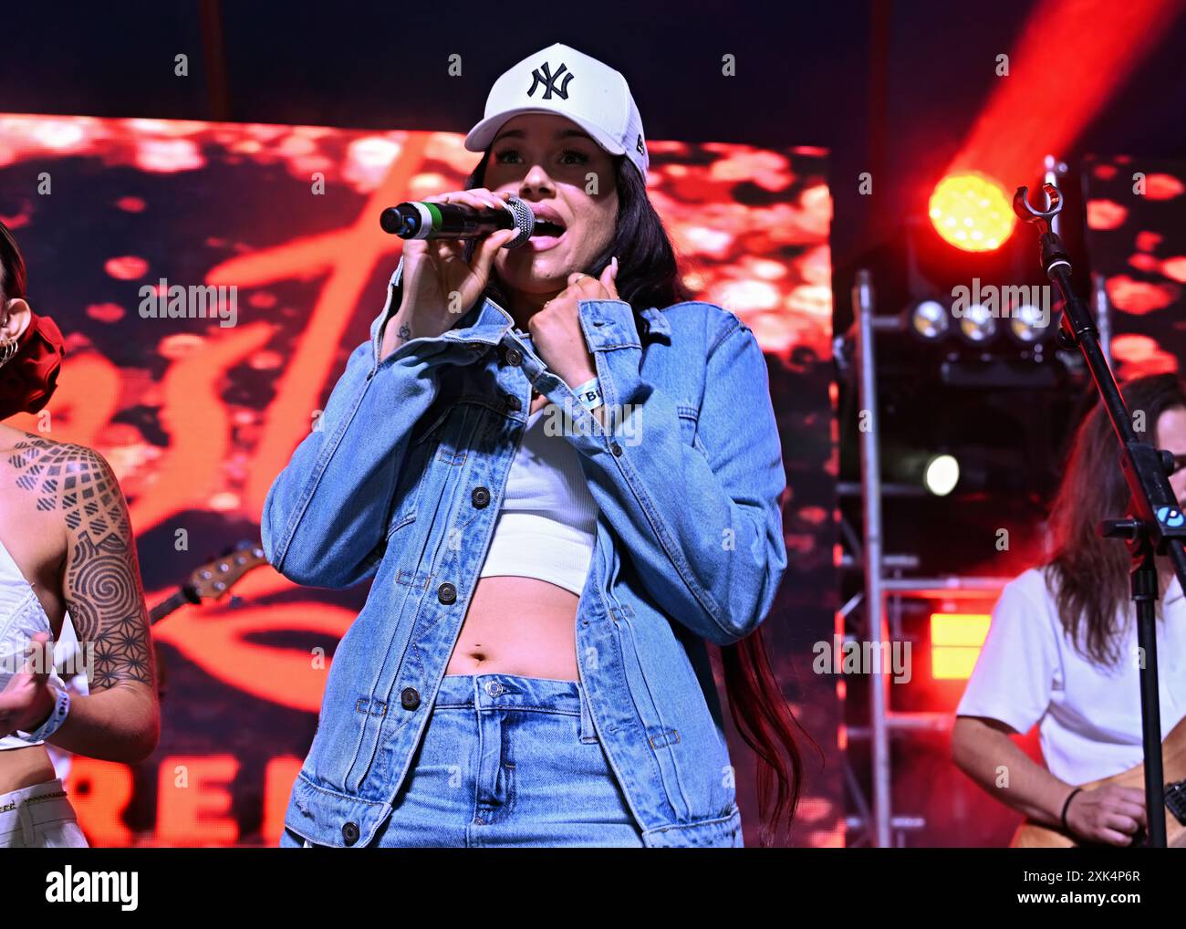 Latino life in the park 2024 hi-res stock photography and images - Alamy