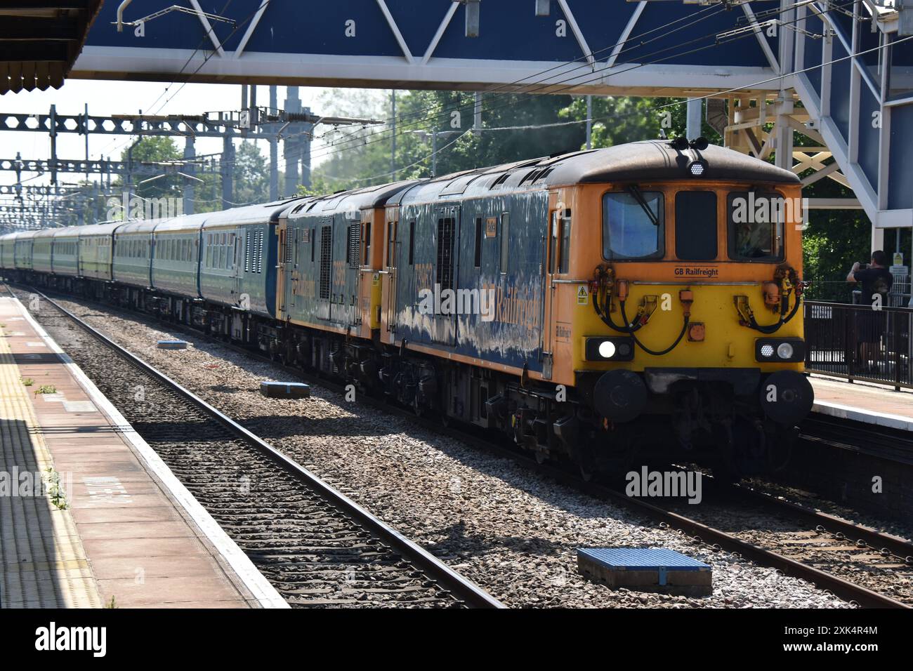 Class 73 Electro-Diesel Locomotives at Tilehurst Station on 10th June ...
