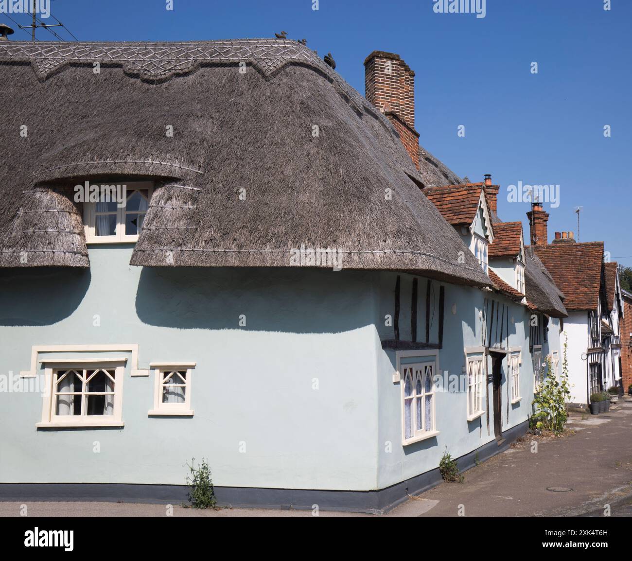 Medieval thatched cottage hi-res stock photography and images - Alamy