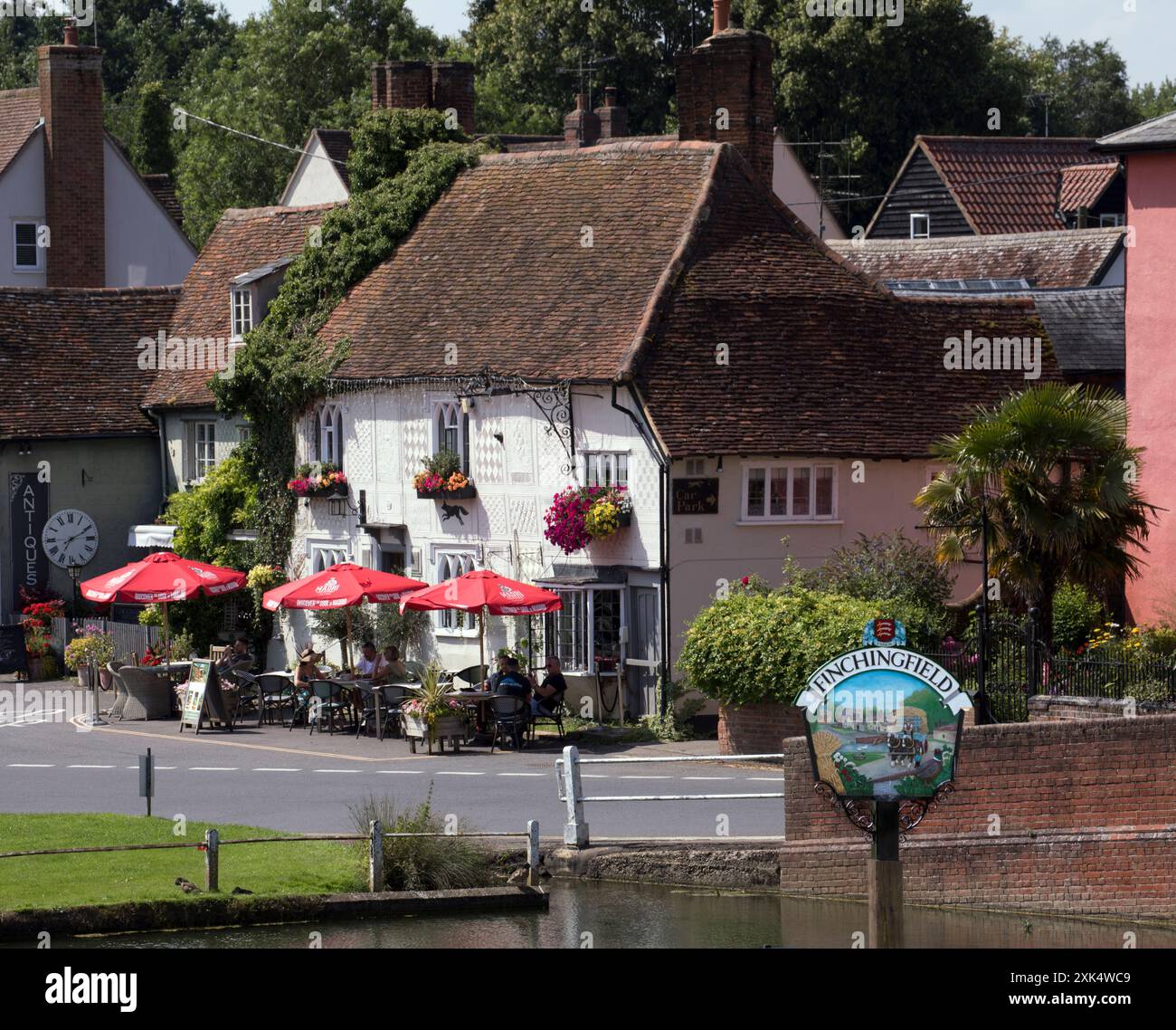 Restaurant pond hi-res stock photography and images - Alamy