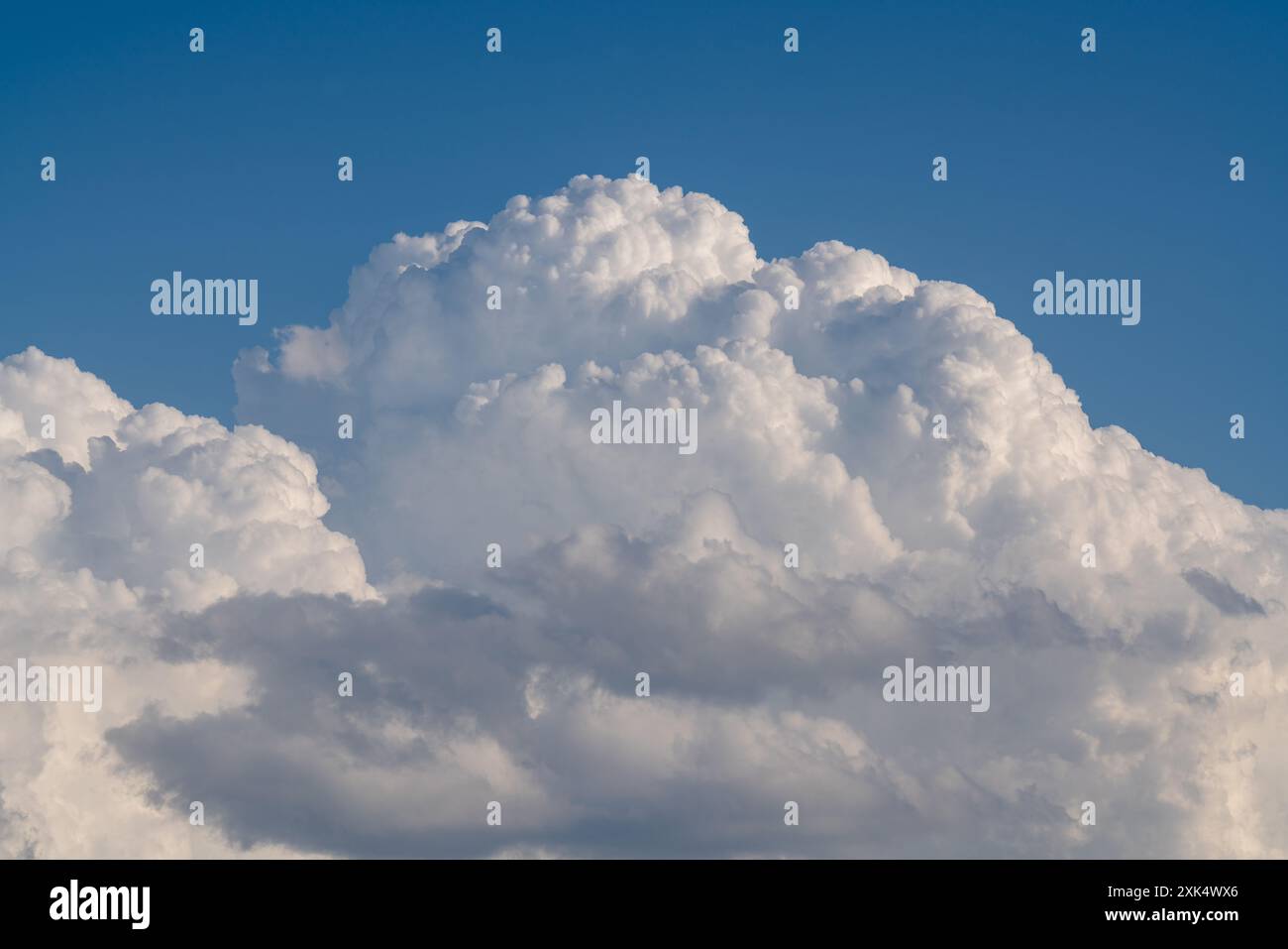 Big cumulonimbus cloud formation hi-res stock photography and images ...