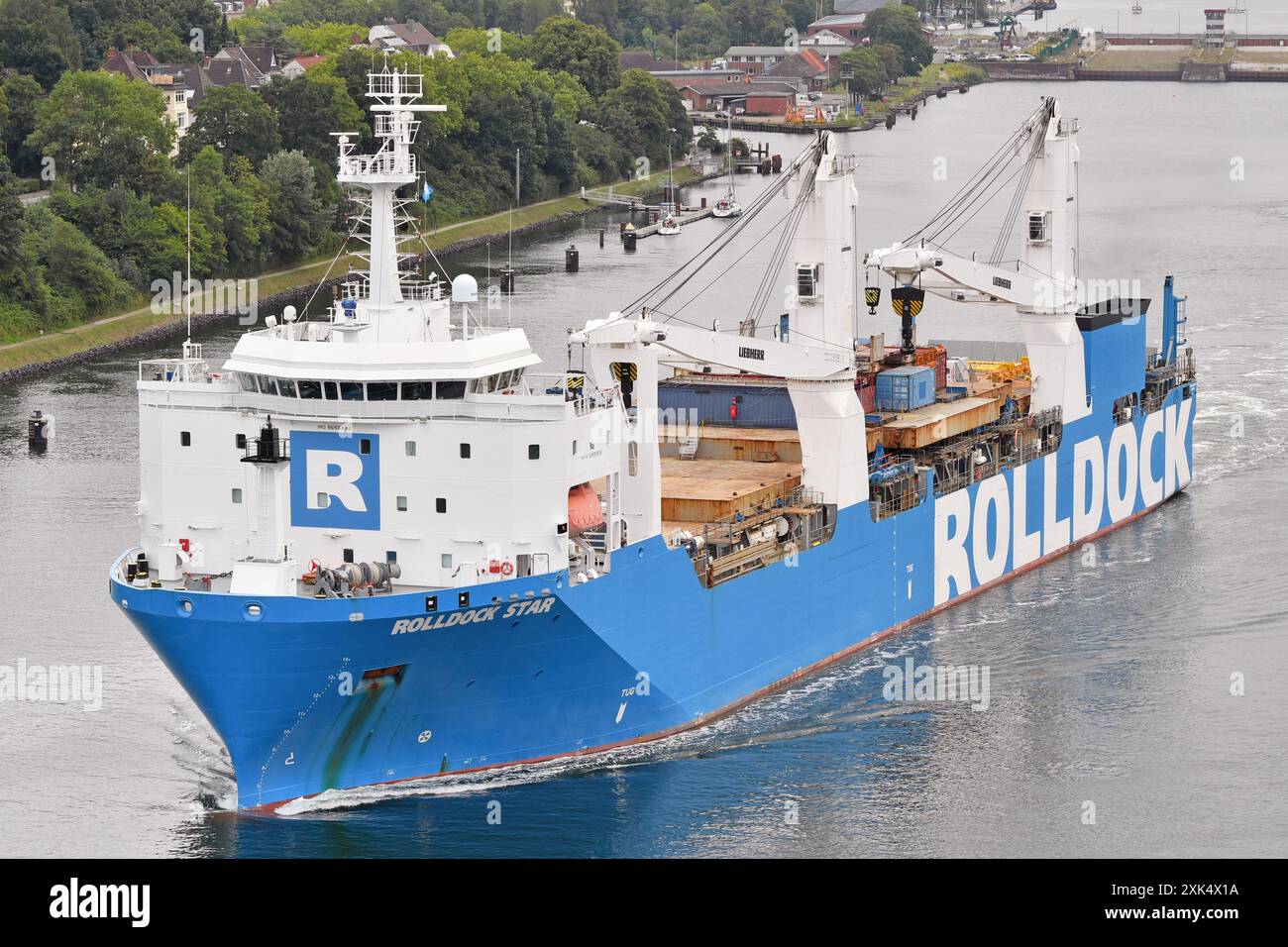 Semi-submersible Heavy Load Carrier ROLLDOCK STAR passing the Kiel ...