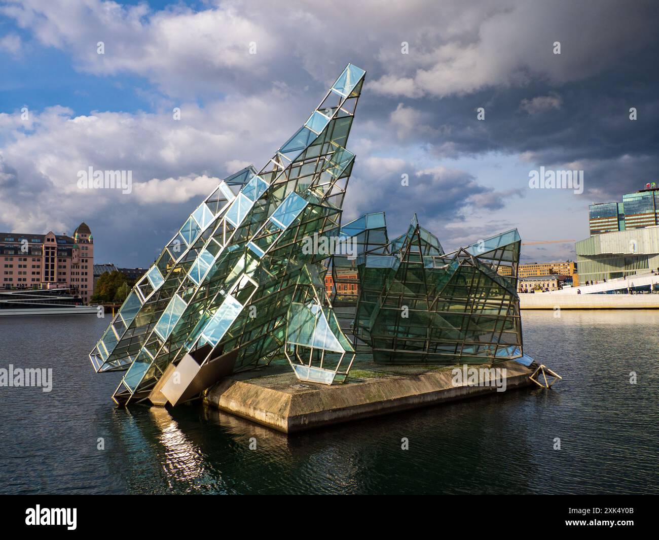 Hun ligger hi-res stock photography and images - Alamy