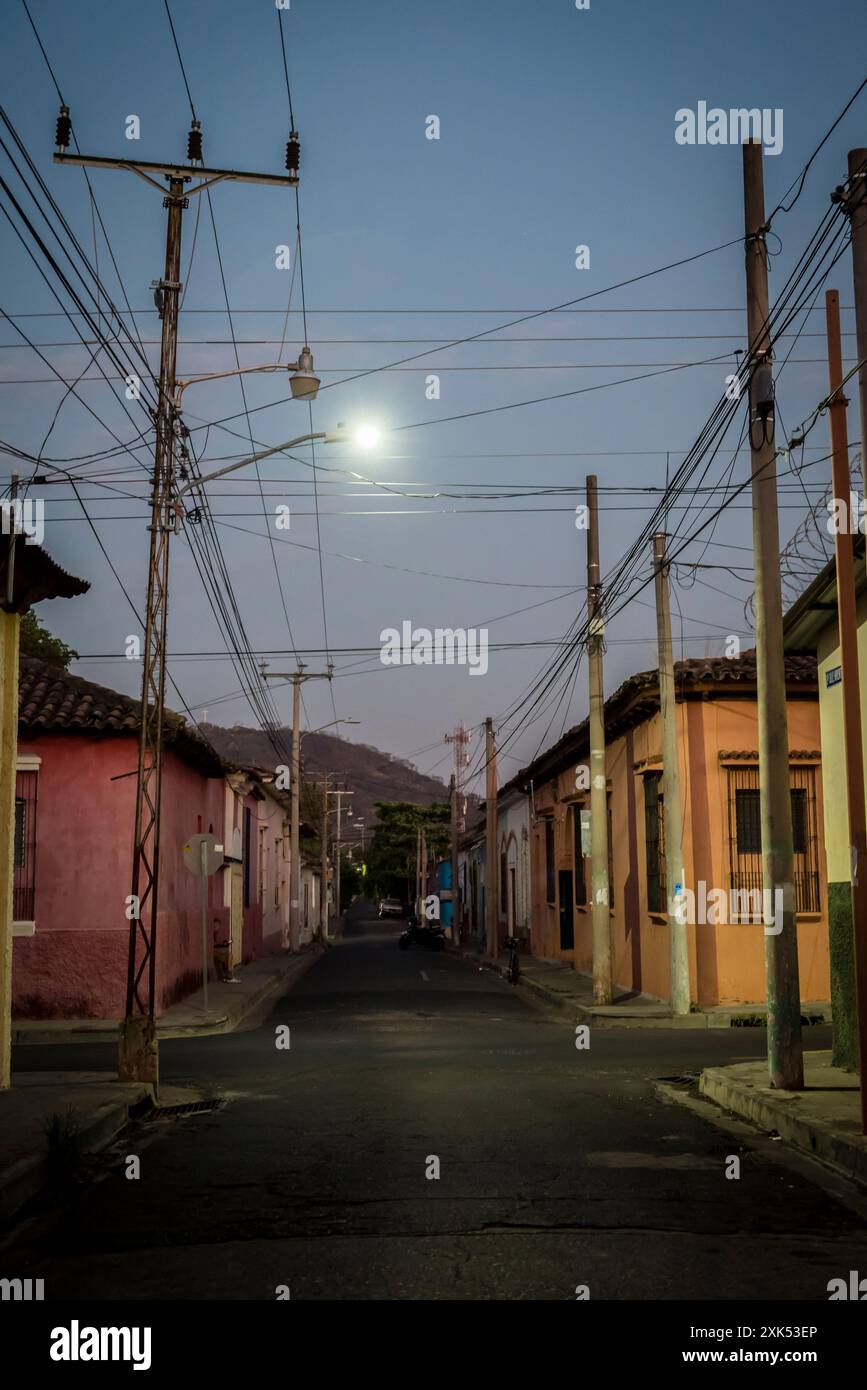 America night houses street hi-res stock photography and images - Alamy