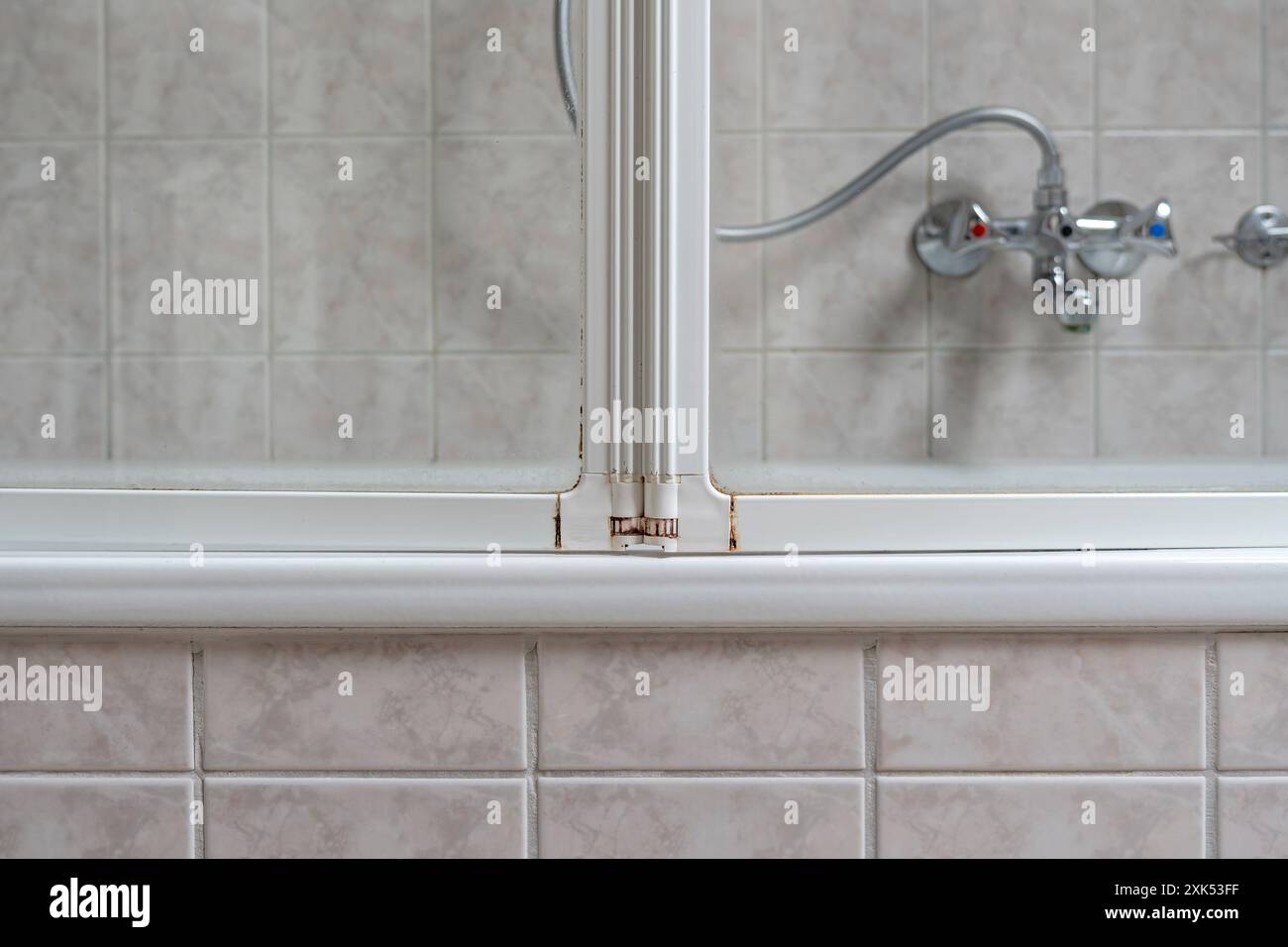 folding bath screen on bathtub Stock Photo - Alamy