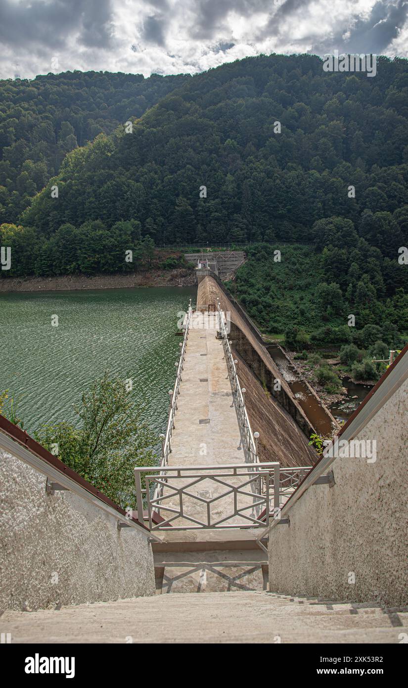 Concrete dam of a hydroelectric power station Stock Photo - Alamy
