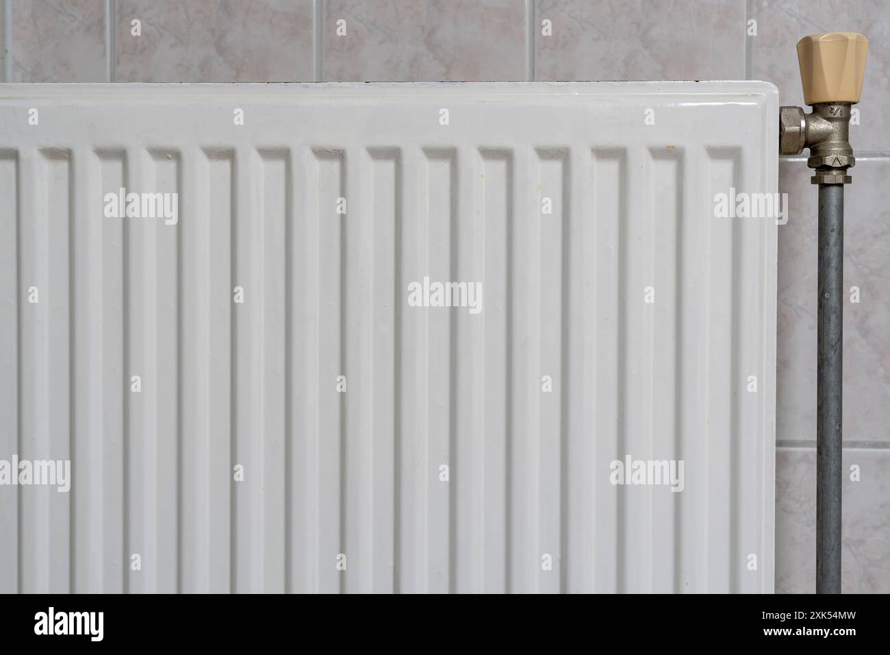 Thermostatic valve radiator hi-res stock photography and images - Alamy