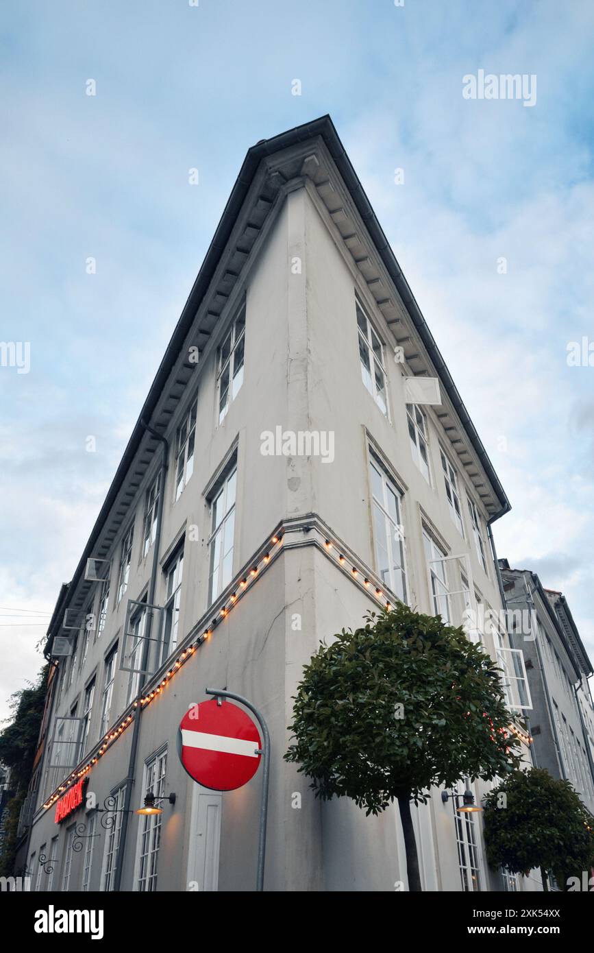 Acute angle hi-res stock photography and images - Alamy