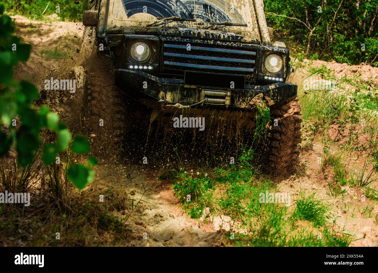 Motion the wheels tires and off-road that goes in the dust on the sand ...