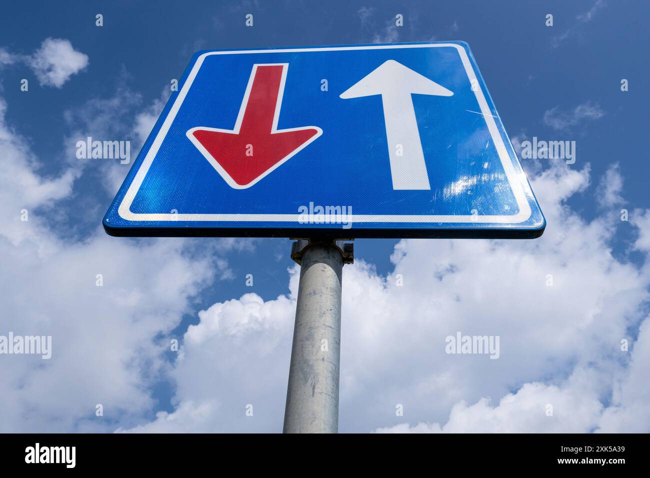 Priority over oncoming traffic sign hi-res stock photography and images ...