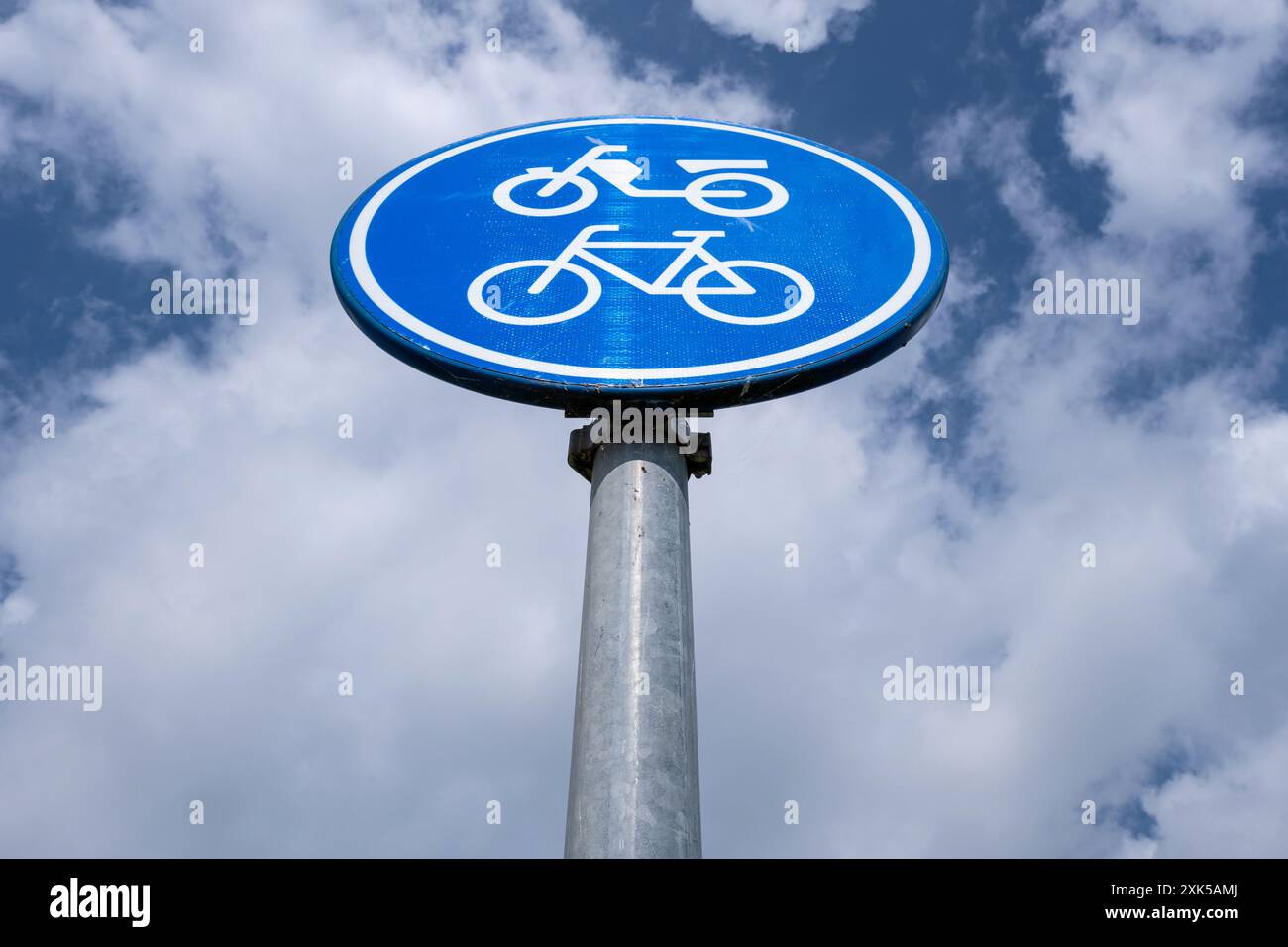 Dutch road sign: route for pedal cycle and mopeds only Stock Photo - Alamy