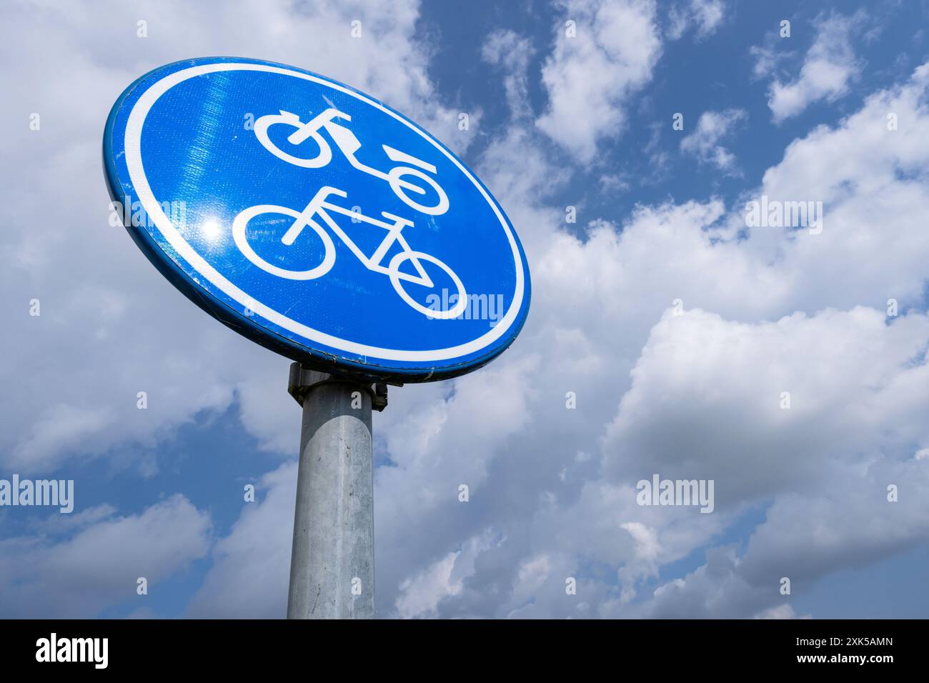 Dutch road sign: route for pedal cycle and mopeds only Stock Photo - Alamy