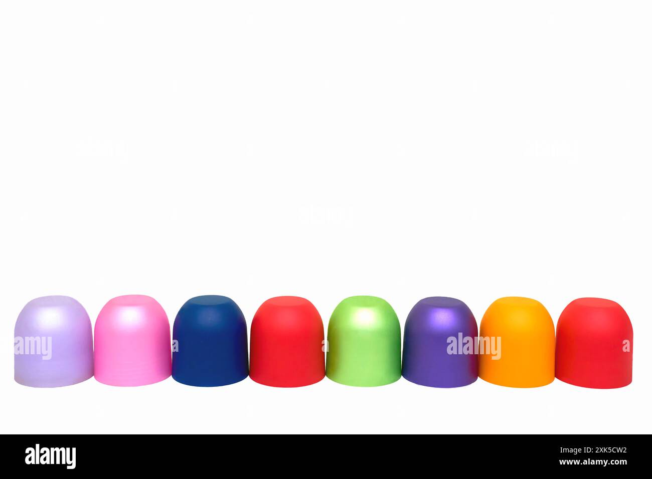 The upper part, which serves as a cover for some. vessel, box, box, etc ...