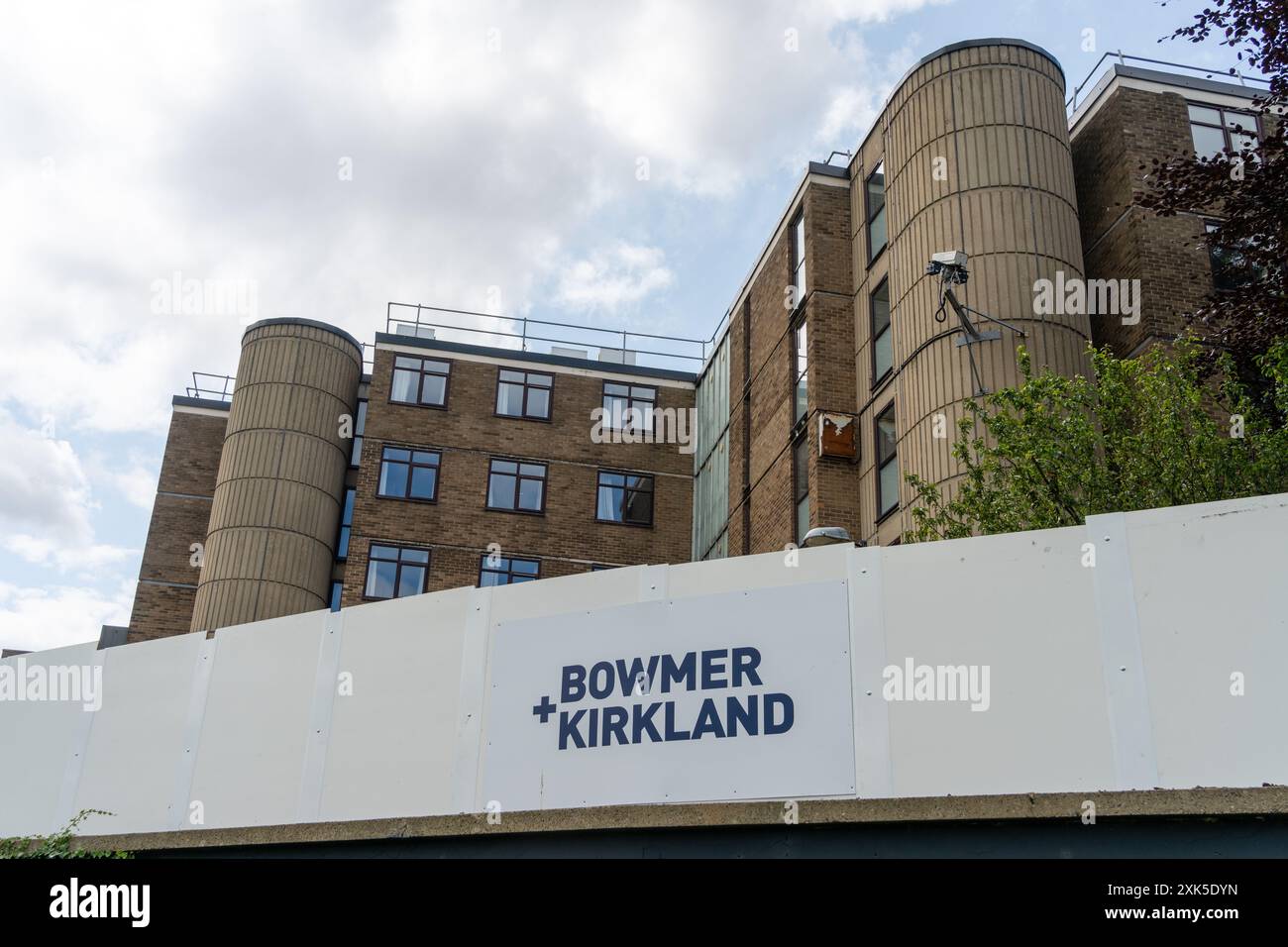 Newcastle upon Tyne, UK. Bowmer and Kirkland begin demolition of the ...