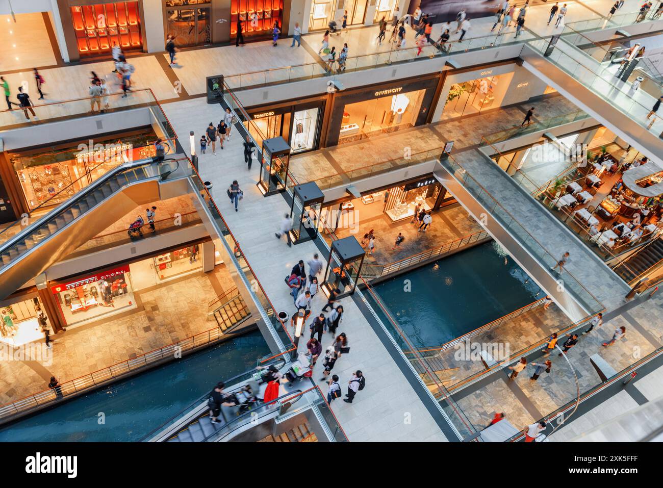 Store walkways hi-res stock photography and images - Alamy