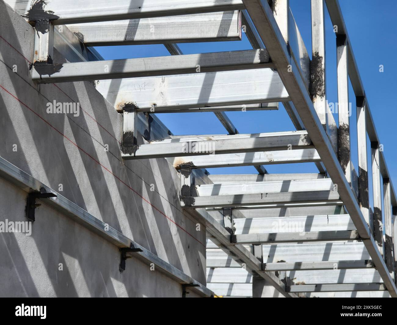 Architectural metal hi-res stock photography and images - Alamy
