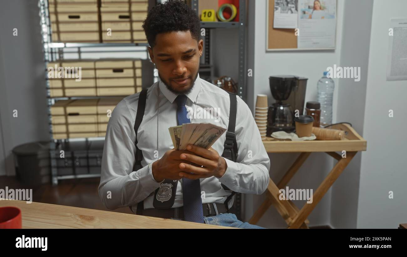 U s police officer desk hi-res stock photography and images - Alamy