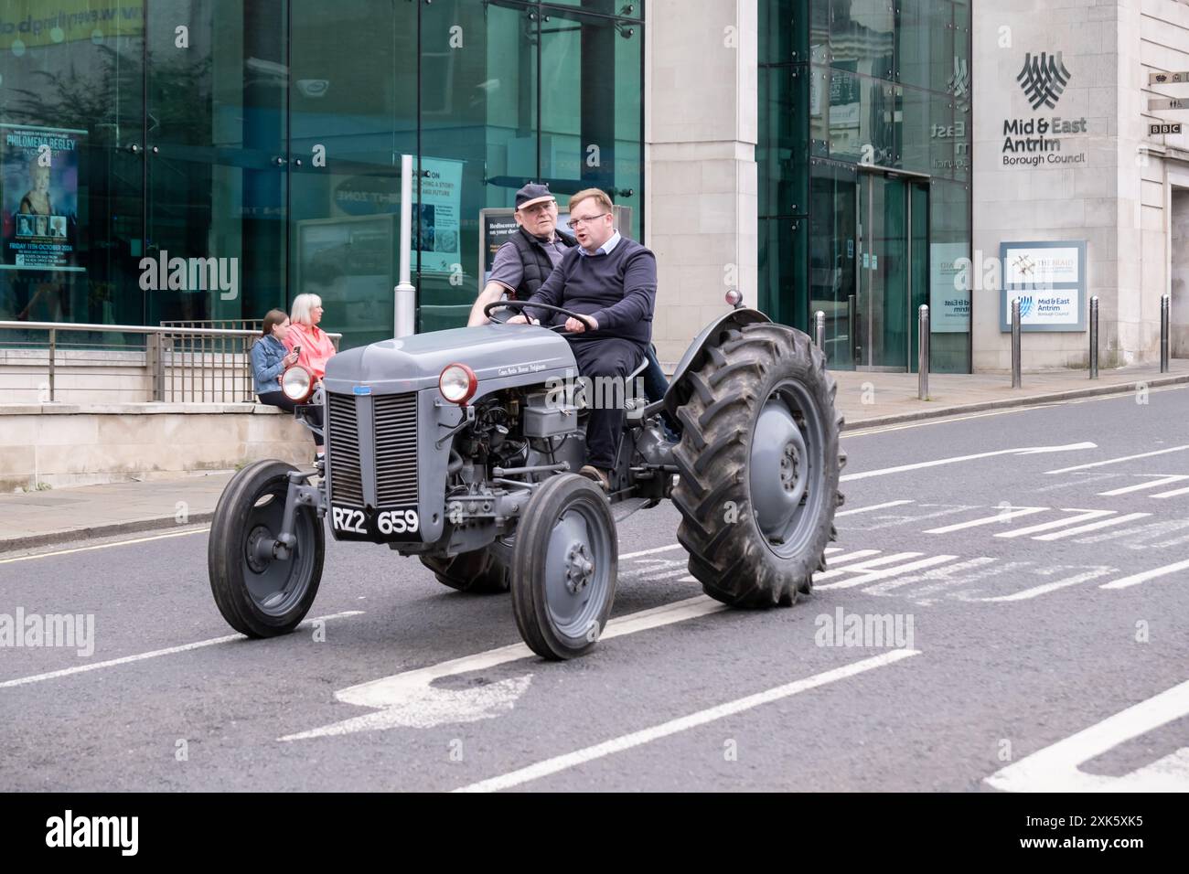 Vintage tractor run hi-res stock photography and images - Alamy