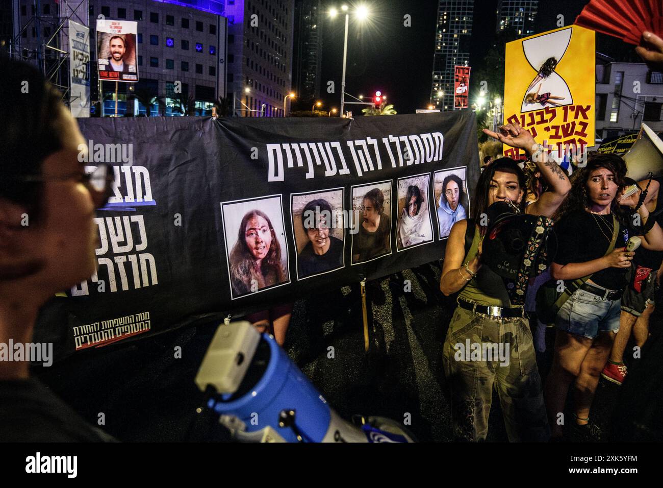 Israeli idf female soldiers from hi-res stock photography and images ...