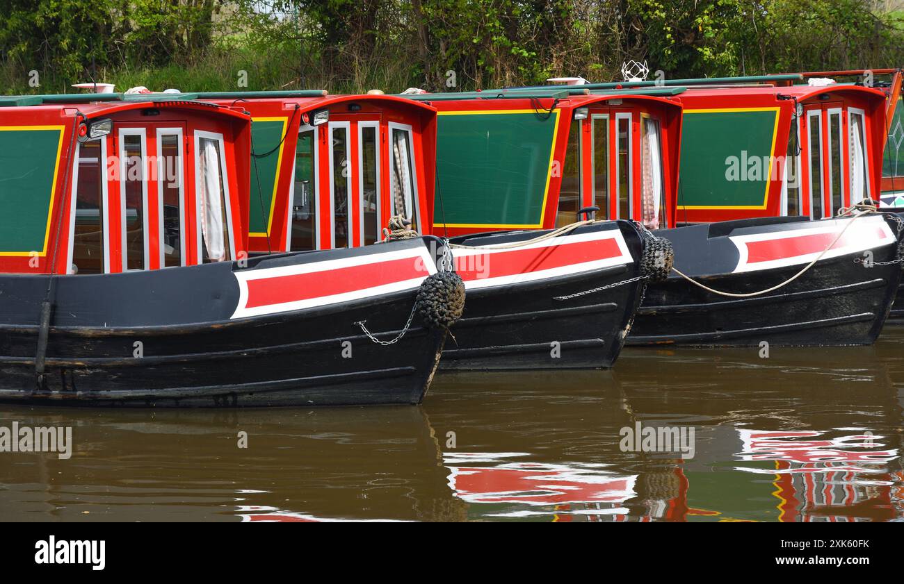 Boats on the llangollen canal hi-res stock photography and images - Alamy