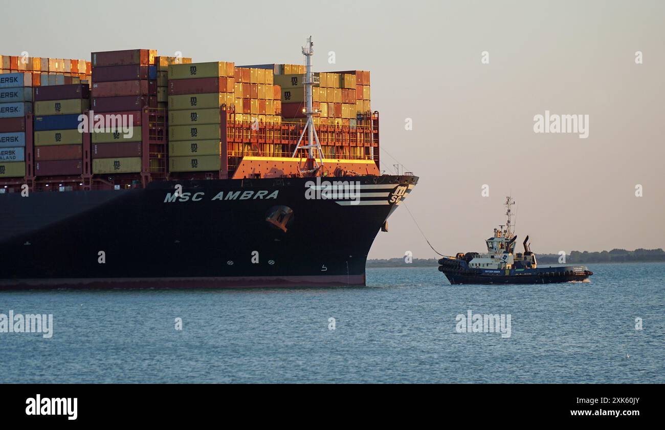 Shipping container pulled port hi-res stock photography and images - Alamy