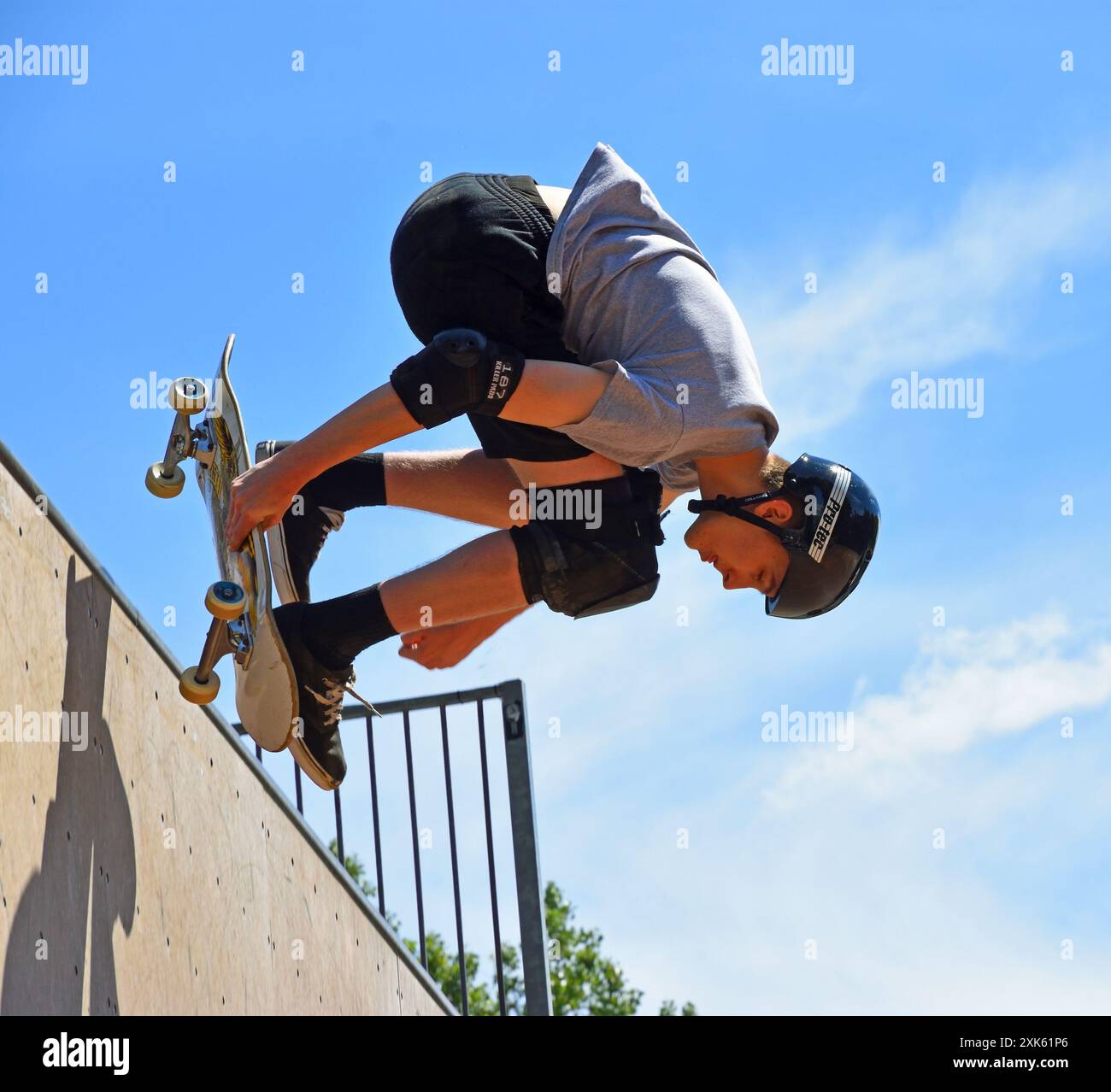 Half pipe ramp hi-res stock photography and images - Alamy