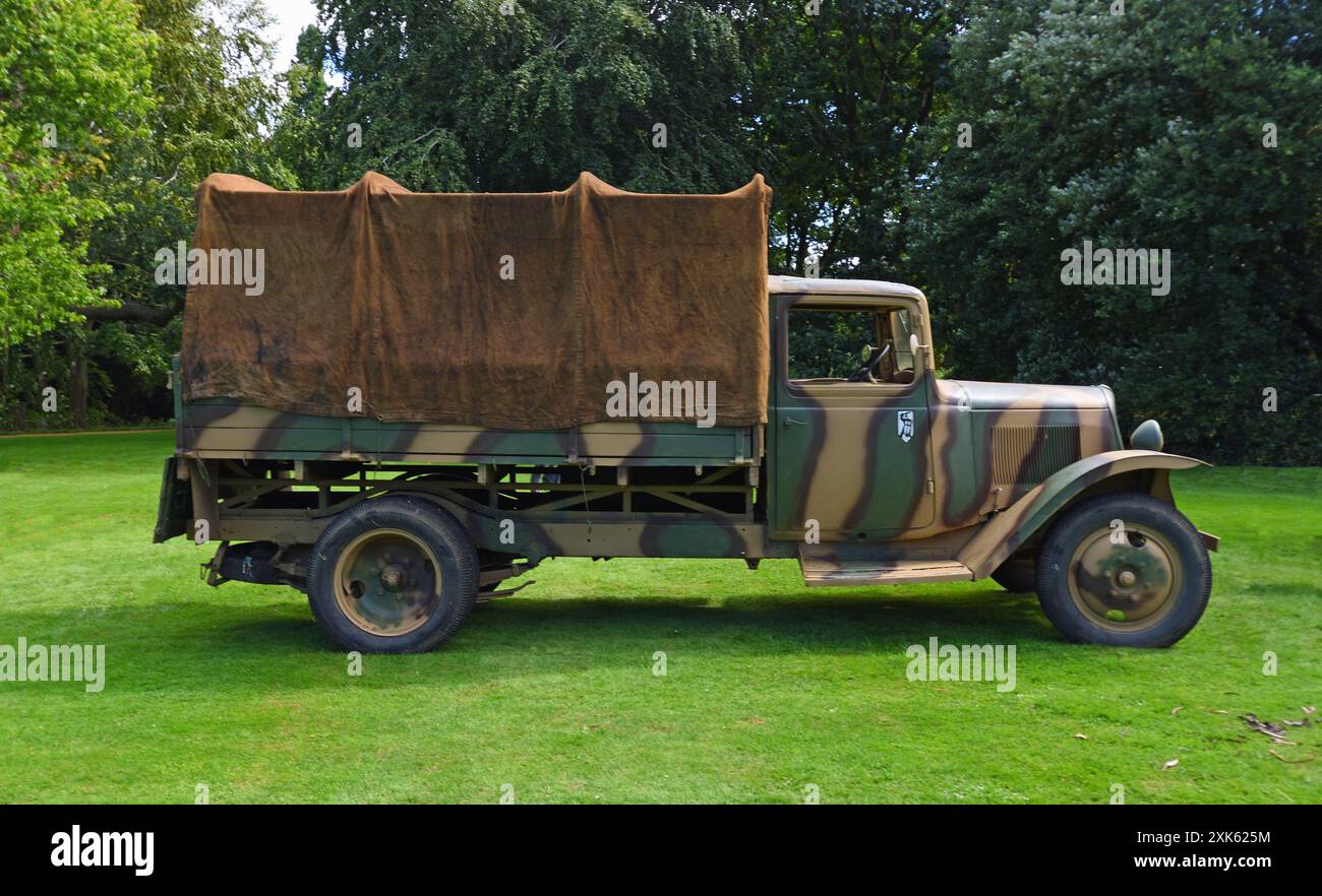 Wwii truck hi-res stock photography and images - Alamy
