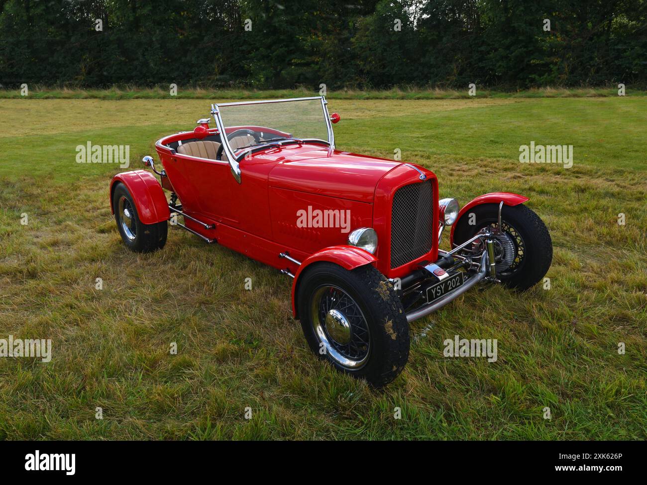 Vintage Red 1932 Ford Coupe Customised Hot rod isolated on grass Stock ...