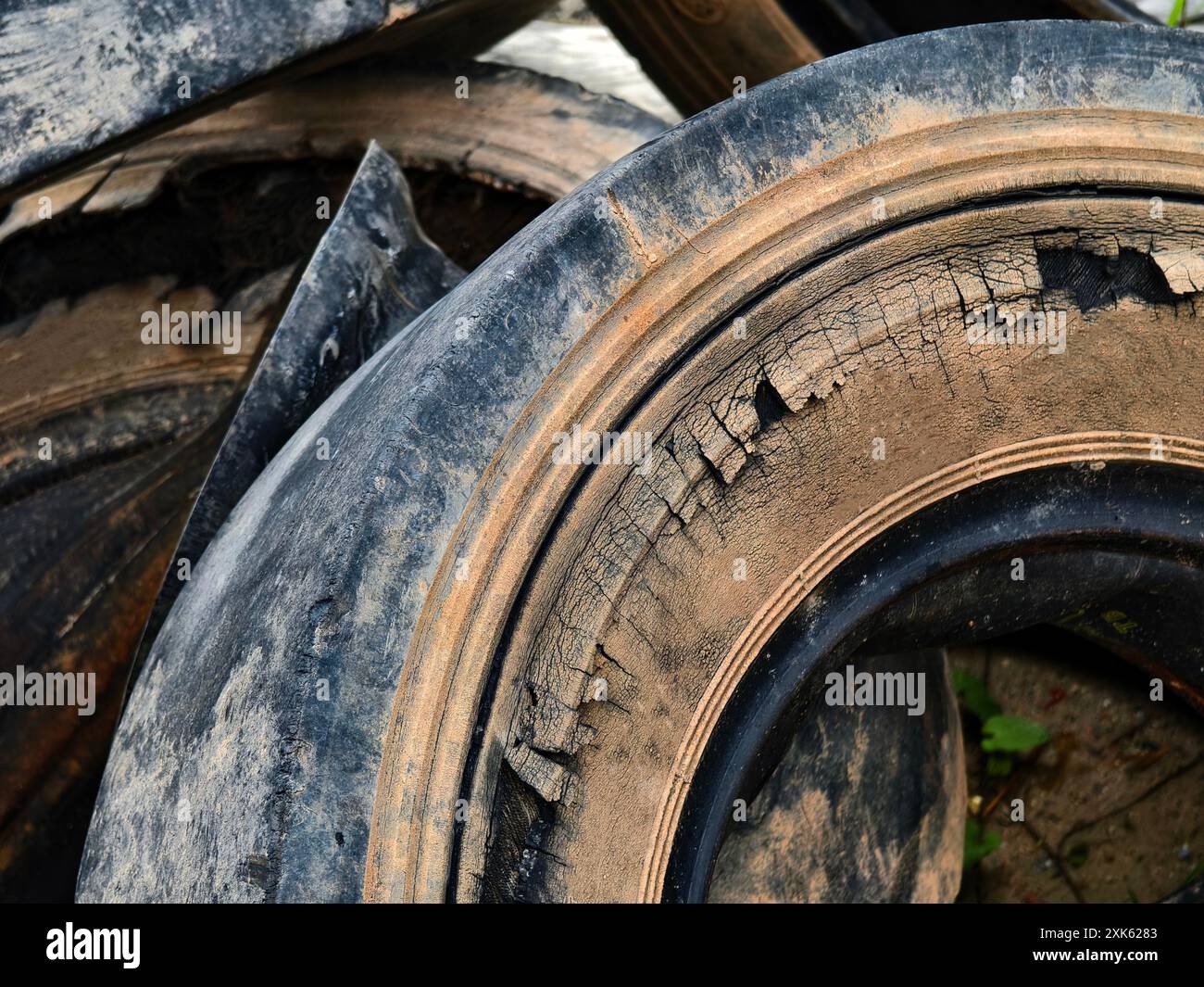 Stacking tires hi-res stock photography and images - Alamy