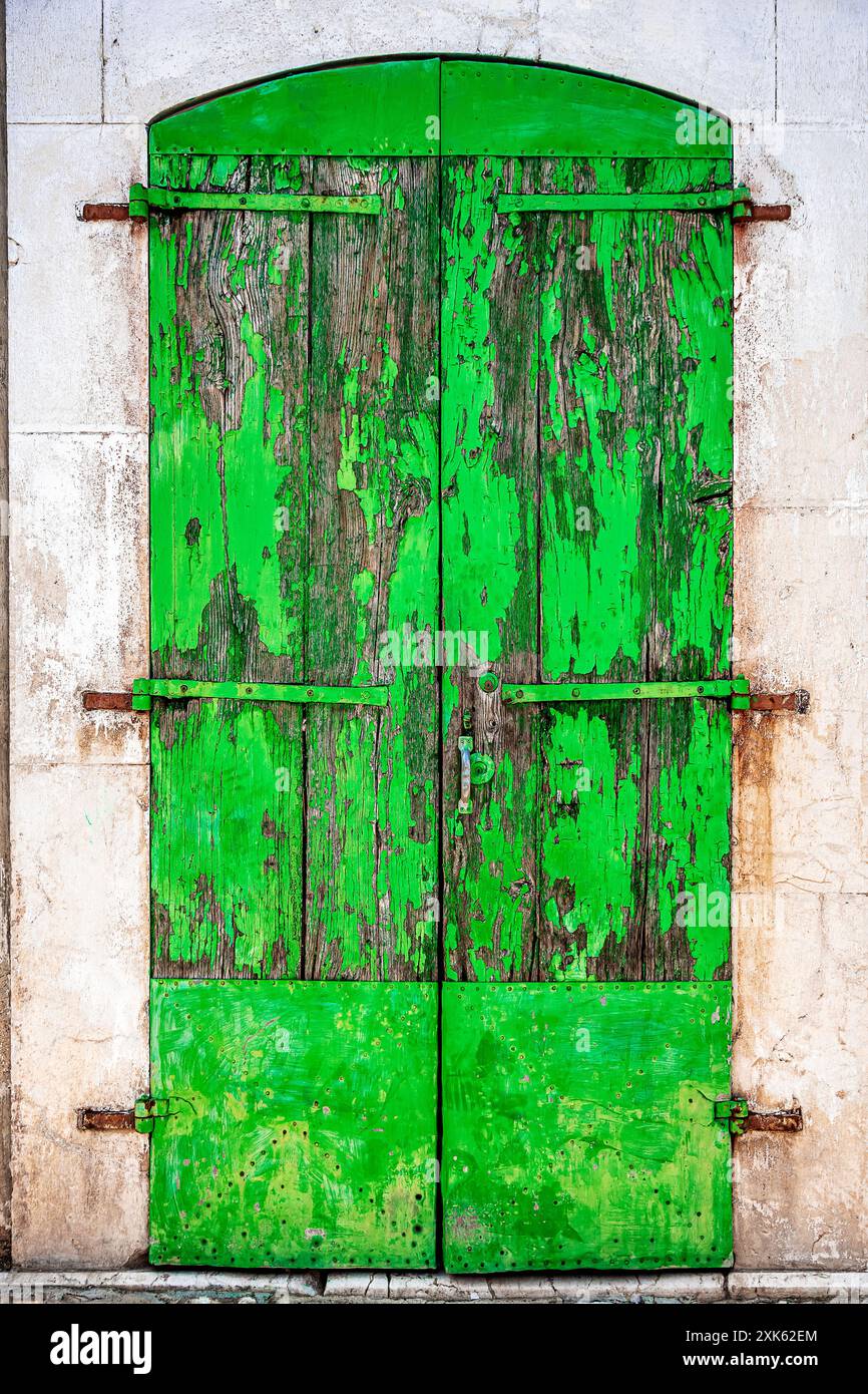 Green wooden door beautiful hi-res stock photography and images - Alamy