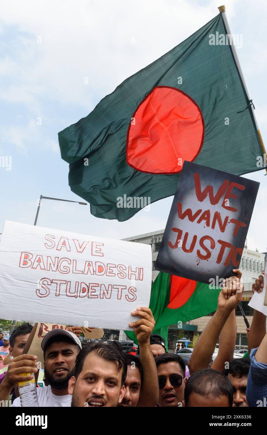 Bangladesh quota reform movement hi-res stock photography and images ...