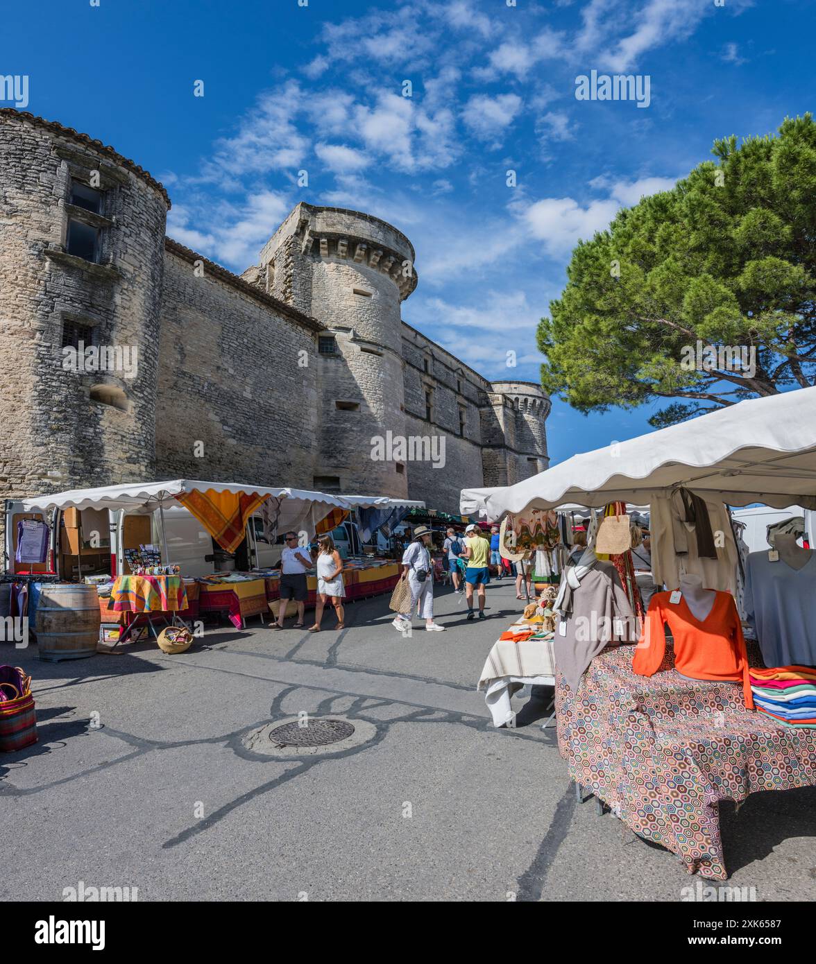 Market day at the village of Gordes, Vaucluse in Provence, France Stock ...
