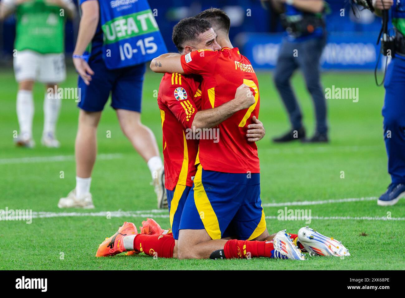 Dani Carvajal (L) and Alvaro Morata (R) of Spain celebrate a win UEFA ...