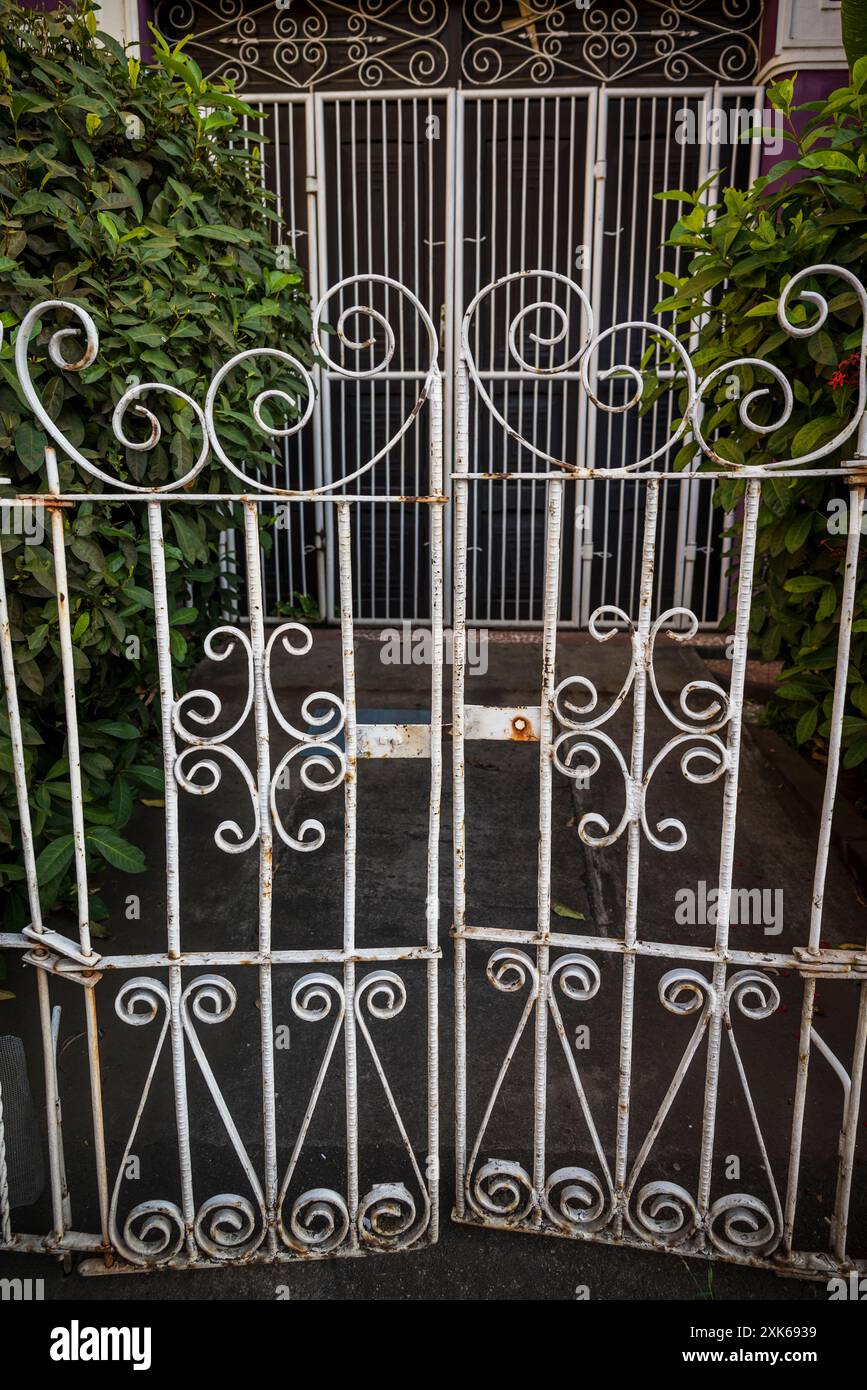 Spanish colonial architecture spanish colonial house decorative gate hi ...