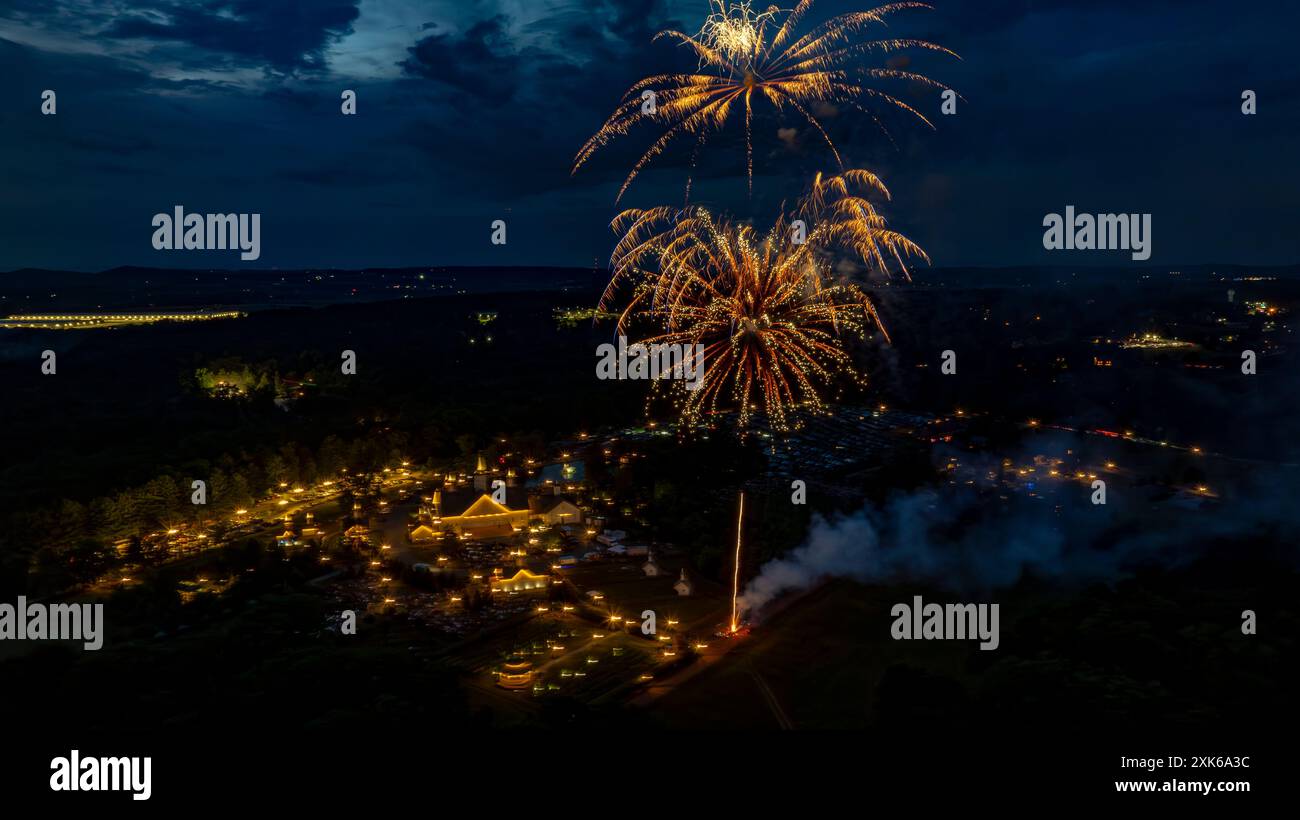 Surrounding trees enhance hi-res stock photography and images - Alamy