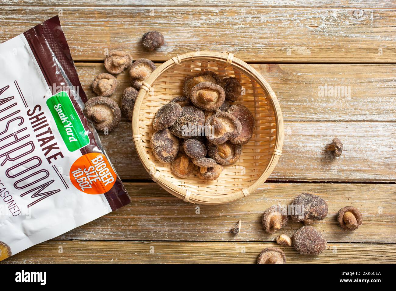 Crispy fried shiitake mushrooms hi-res stock photography and images - Alamy