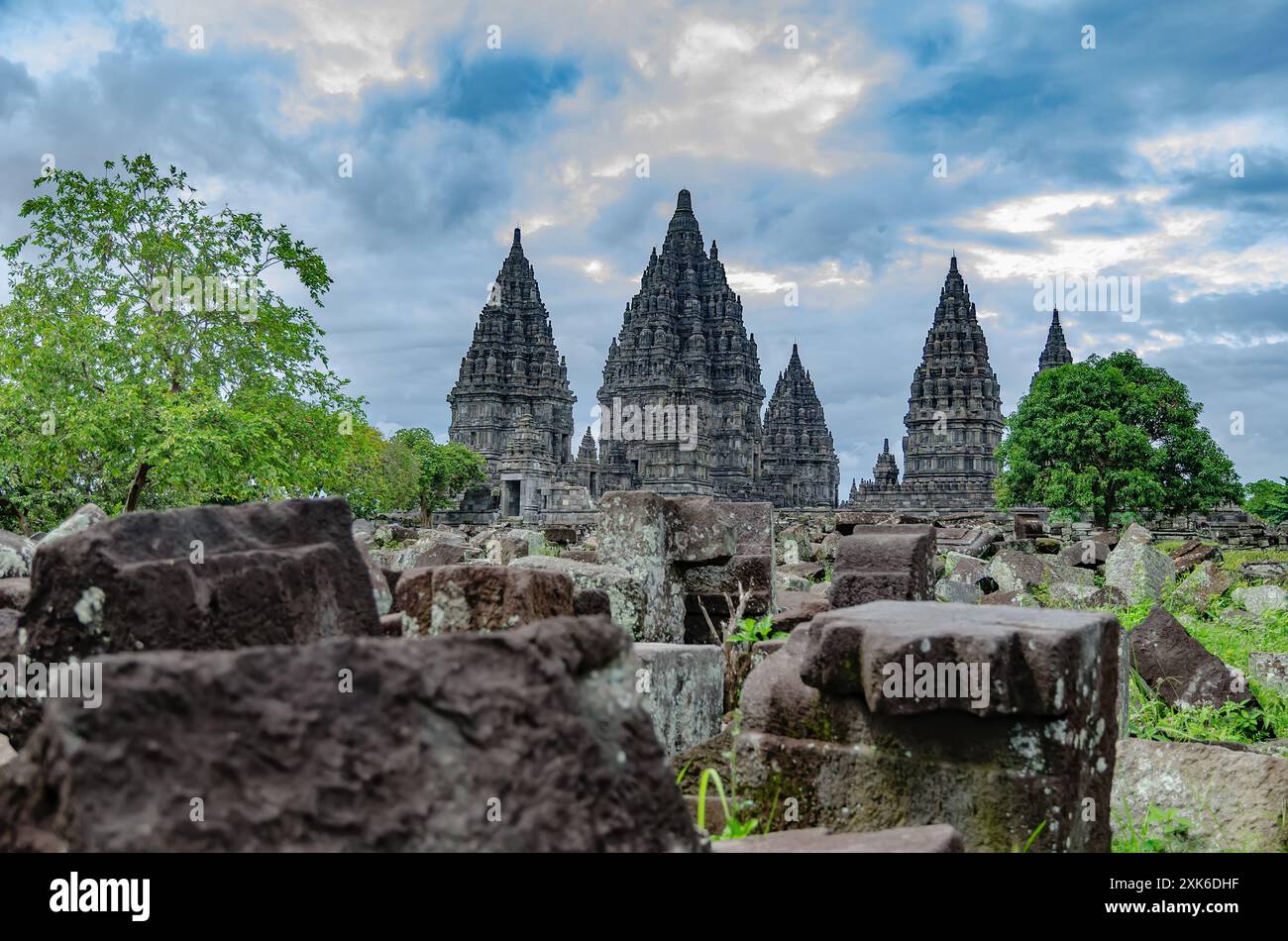 Hindu temple compounds hi-res stock photography and images - Alamy