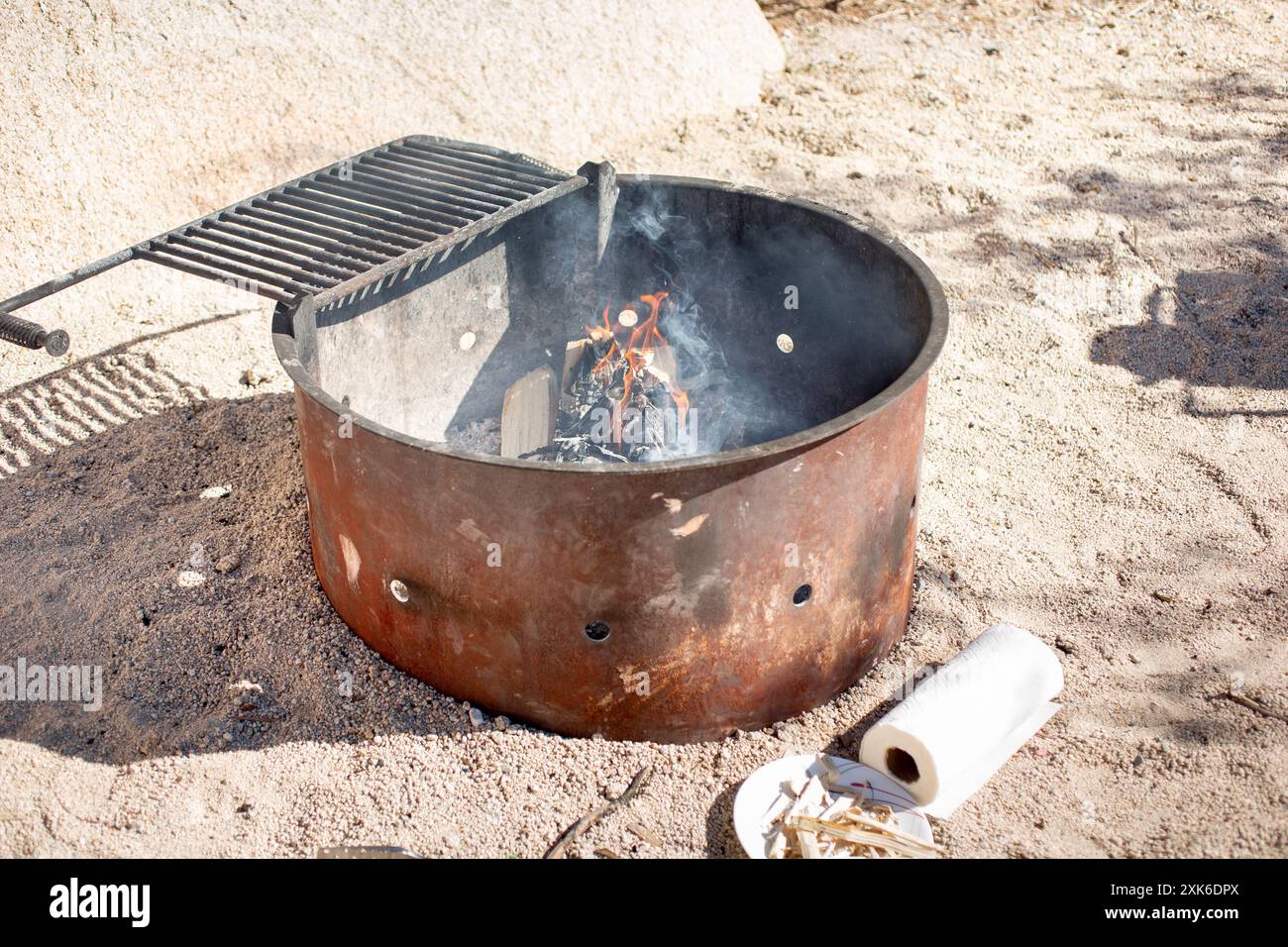Campfire desert smoke hi-res stock photography and images - Alamy