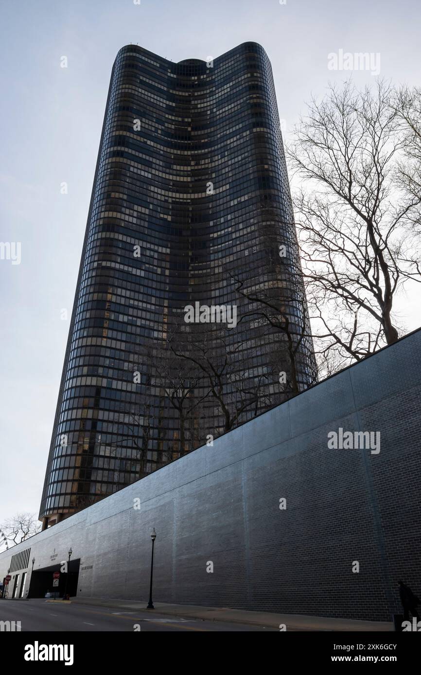 Chicago, IL, USA - March 2019: Iconic Lake Point Tower: Architectural ...